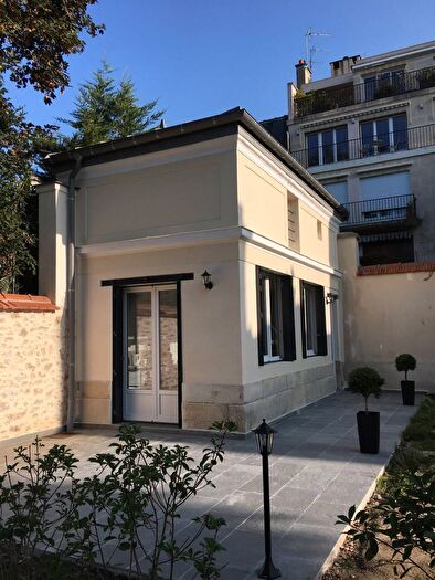 Maison 2 pièces à louer à Notre Dame, Versailles