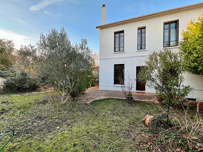 Maison à louer - Nanterre, Plateau - 5 pièces - 3 chambres