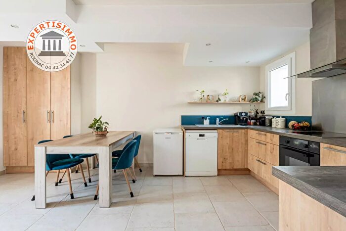 Maison à vendre - Rognac - 4 pièces - 3 chambres