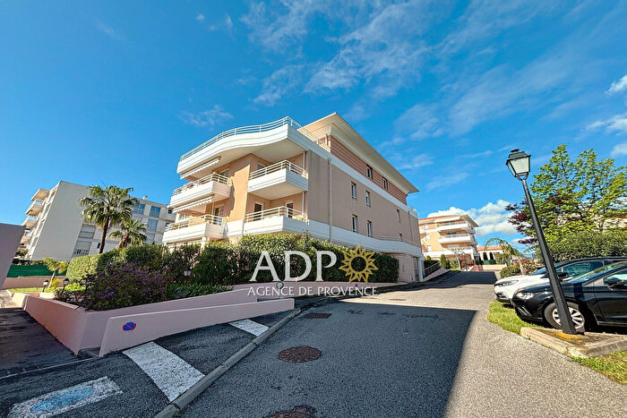 Appartement à vendre - Antibes, Rastines, Super Antibes, Laval, La Fontonne - 3 pièces - 2 chambres