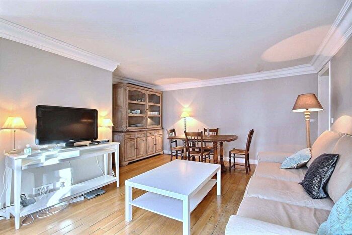 Appartement à louer - Elysées-Madeleine, Paris ème arrondissement - 2 pièces - 2 chambres