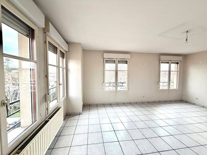 Appartement à louer - Grande Couronne, Saint-Just-Saint-Rambert - 3 pièces - 2 chambres