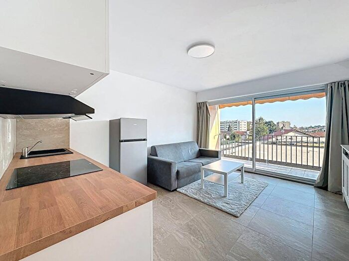 Appartement à louer - Blanchisserie, Le Cannet - 3 pièces - 2 chambres