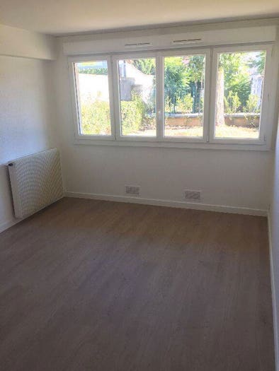 Hauts d'Asnières-Métro, Asnières-sur-Seine : Appartement 2 pièces à louer