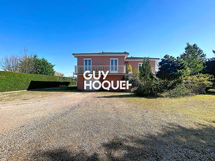 Maison à vendre - Saint-Martin-Belle-Roche - 6 pièces - 5 chambres