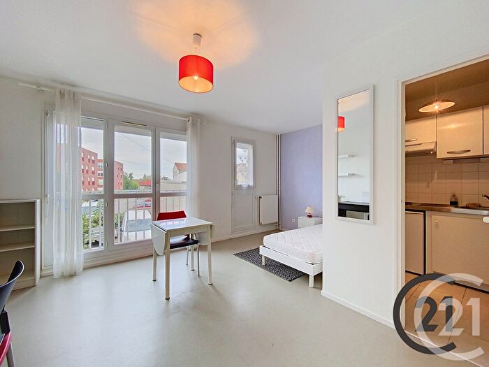 Saint-Julien-les-Villas : Appartement 1 pièce à vendre