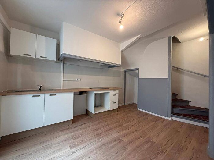 Maison à louer - Centre Ville, Thuir - 4 pièces - 3 chambres