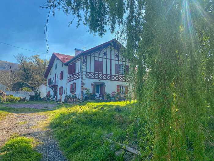 Maison à vendre - Saint-Jean-Pied-de-Port - 10 pièces - 6 chambres