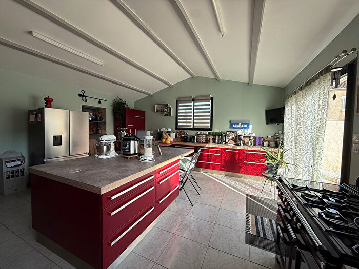 Maison à vendre - Puyrolland - 6 pièces - 3 chambres