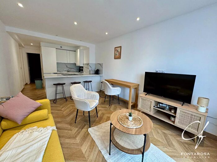 Appartement à louer - Saint-Raphaël, Centre-ville - 3 pièces