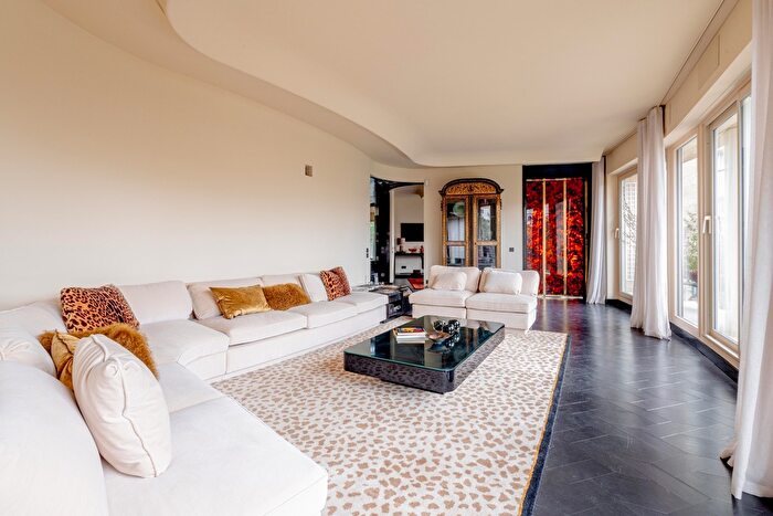 Appartement à louer - Paris e , Dauphine - 5 pièces - 3 chambres