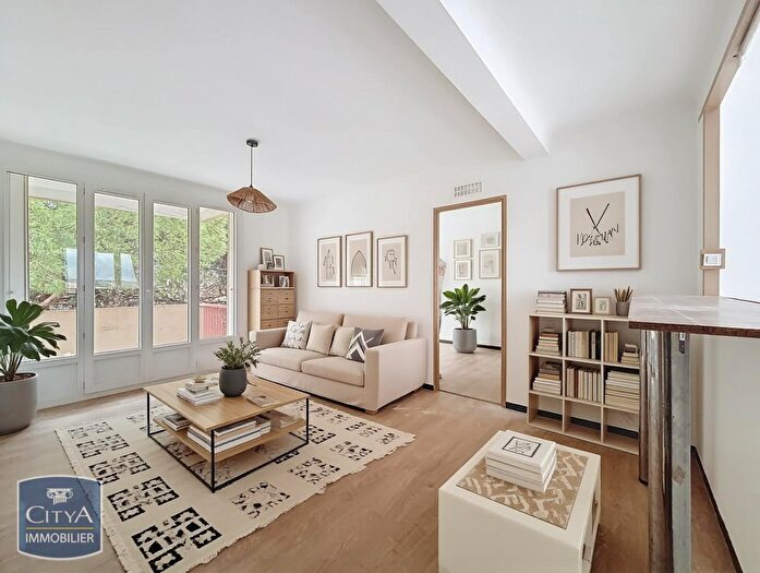 Appartement à vendre - Nîmes, Ville Active - 3 pièces - 2 chambres