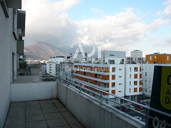 Appartement à louer - Grenoble, Village Olympique - 4 pièces - 3 chambres