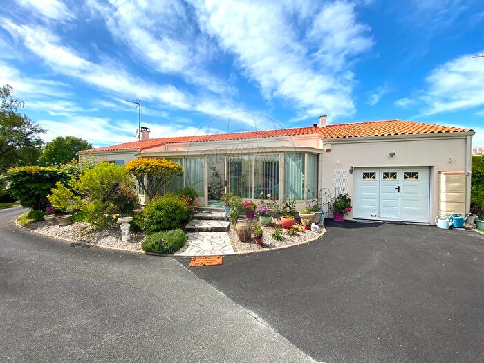 Maisons à vendre et appartements à louer - 1