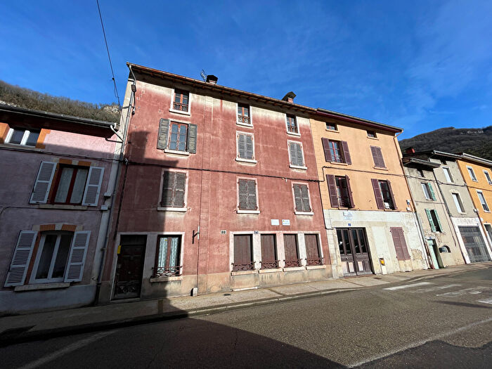 Maison 14 pièces à Saint-Rambert-en-Bugey, à vendre