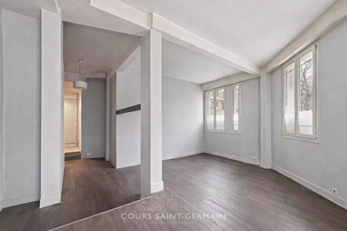 Paris 18ème, Grandes Carrières, Clichy : Appartement 4 pièces à vendre