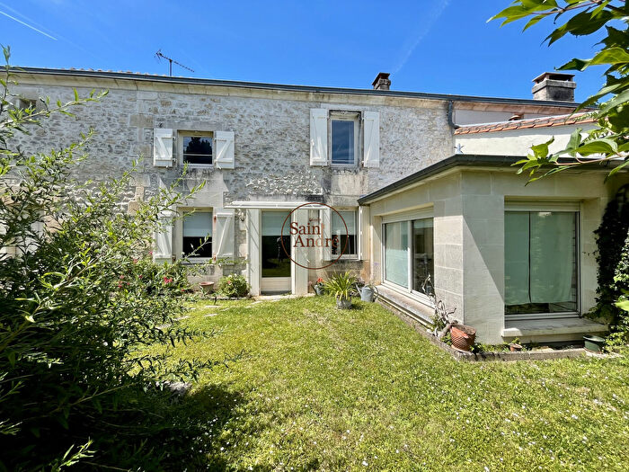 Maison 8 pièces à vendre - Roullet-Saint-Estèphe