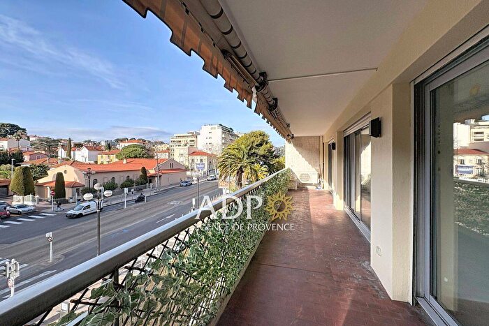 Appartement à louer - Cannes - 3 pièces - 2 chambres