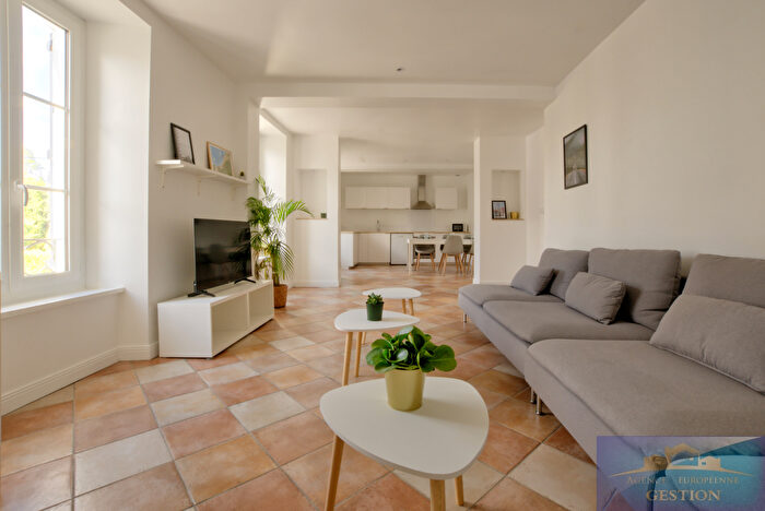 Appartement à louer - Tarbes, Centre-ville - 5 pièces - 4 chambres