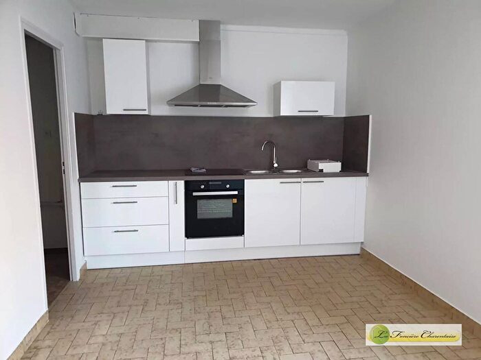 Maison à louer - Saint-Yrieix-sur-Charente - 4 pièces - 3 chambres