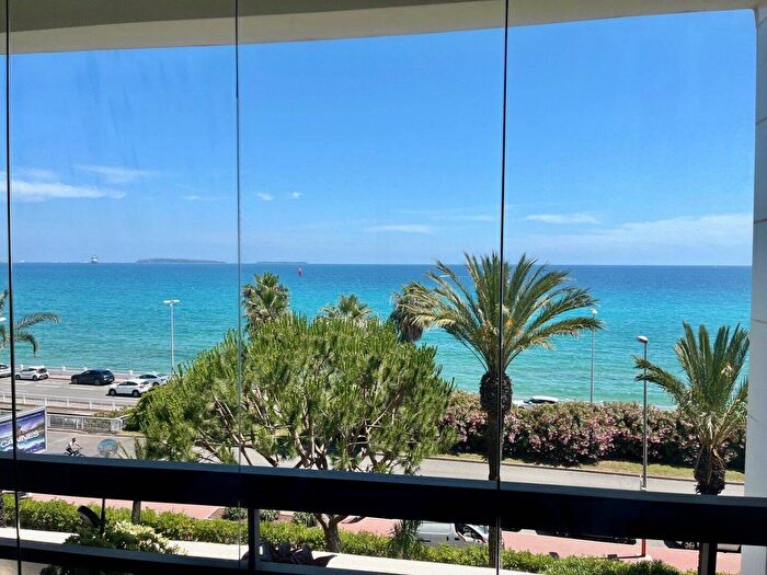 Appartement à louer - Cannes - 3 pièces - 2 chambres