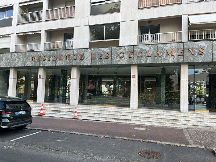 Rueil-Malmaison, Coeur de Ville : Appartement 1 pièce à louer
