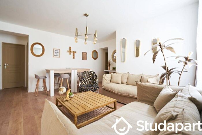 Appartement à louer - Centre Ville, Reims - 1 pièce - 4 chambres