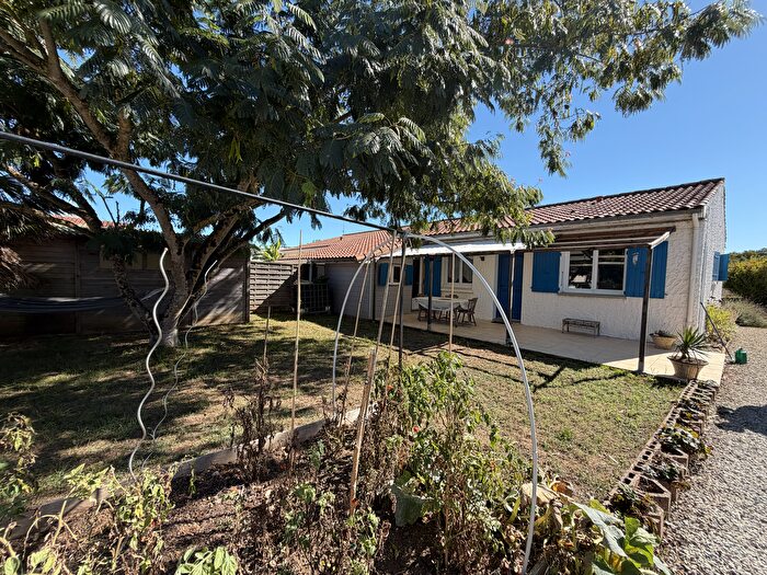 Saint-Laurent-de-la-Prée : Maison 4 pièces à vendre