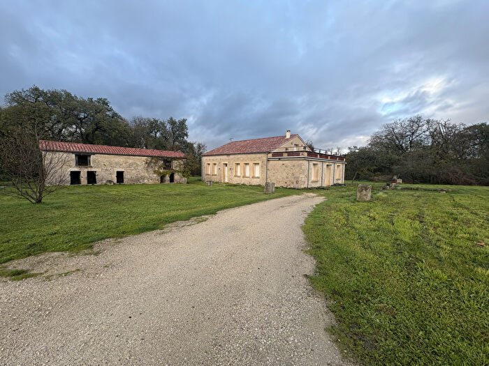 Maison à louer - Astaffort - 5 pièces - 3 chambres