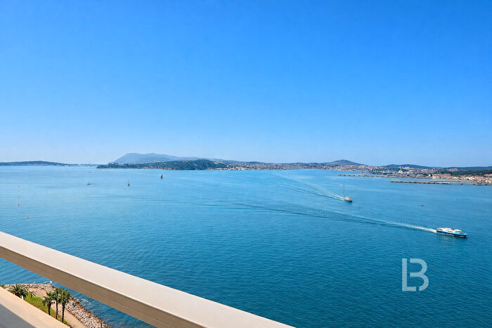 Appartement à vendre - Toulon, Le Port - 4 pièces - 2 chambres