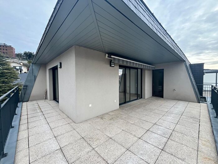 Appartement à louer - Aix-les-Bains, Centre-ville - 4 pièces - 3 chambres