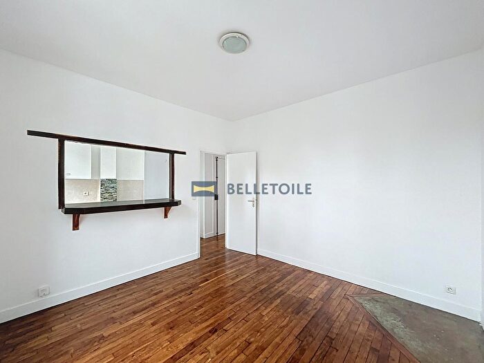 Appartement à louer - Maisons-Alfort, Charentonneau - 2 pièces - 1 chambre