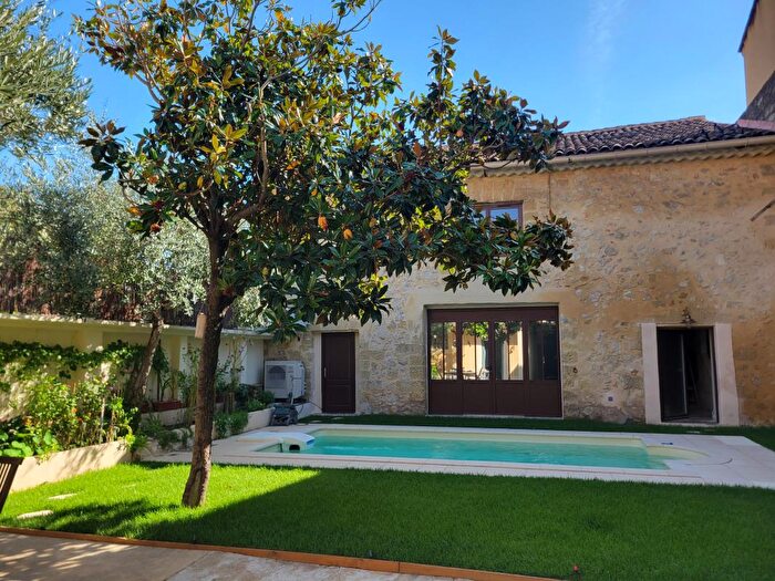 Maison 11 pièces à Roquemaure, à vendre