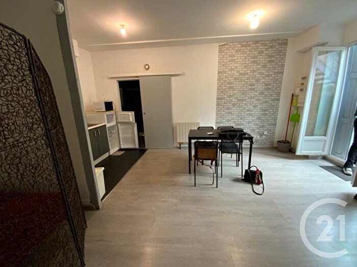Appartement 1 pièce à Saint-Étienne, Crêt de Roc, à louer