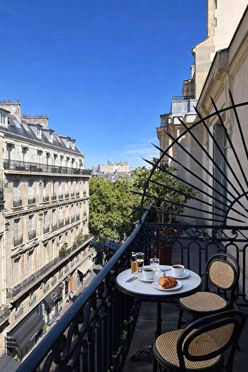 Appartement à louer - Porte Dauphine, Paris ème arrondissement - 7 pièces - 5 chambres