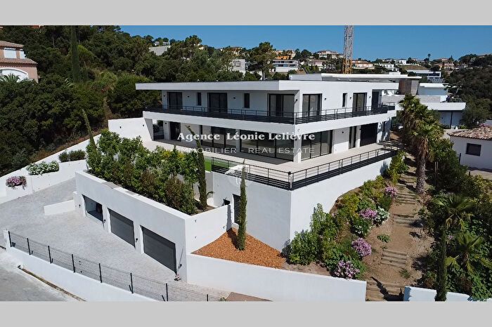 Maison à vendre - Roquebrune-sur-Argens, Les Terrasses - 13 pièces - 7 chambres