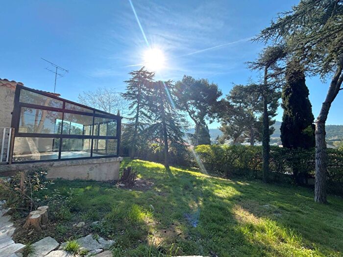 Maison à louer - Roquefort-la-Bédoule - 4 pièces - 3 chambres