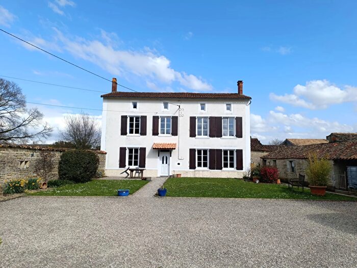 Maison à vendre - Loubillé - 5 pièces - 3 chambres