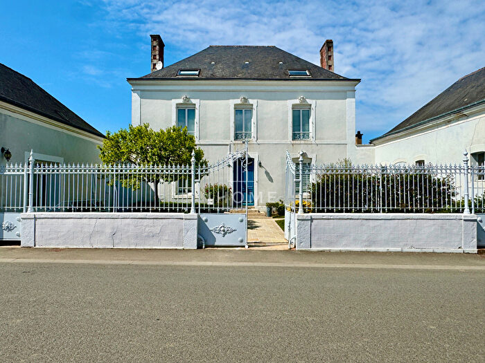 Marolles-les-Braults : Maison 8 pièces à vendre
