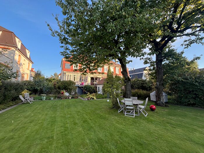 Maison à vendre - Strasbourg - 8 pièces - 5 chambres