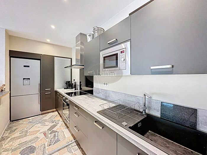 Appartement à vendre - Tarbes, Centre-ville - 5 pièces - 2 chambres