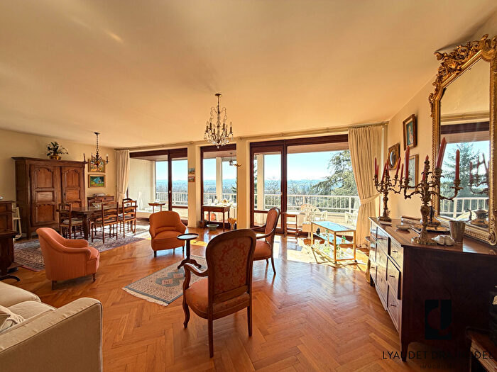 Appartement à vendre - Riorges - 5 pièces - 3 chambres