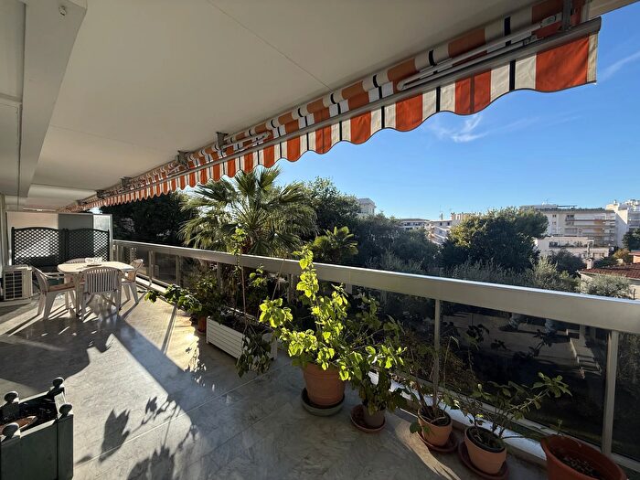 Appartement à vendre - Antibes, Juan-les-Pins, Le Cap - 3 pièces - 2 chambres