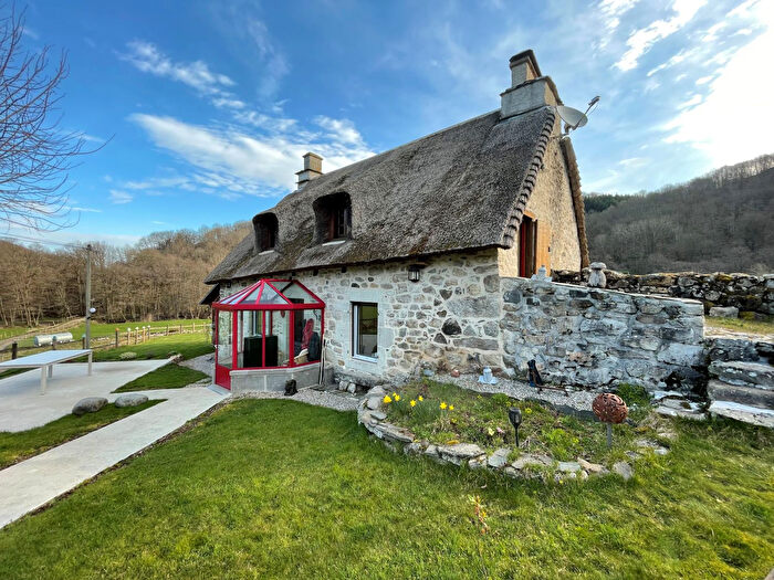 Maison à vendre - Riom-ès-Montagnes - 4 pièces - 3 chambres