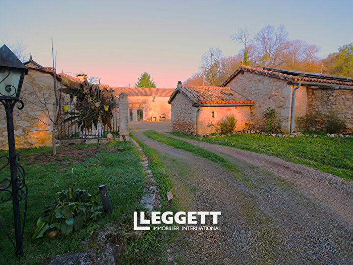 Maison à vendre - Saint-Amand-de-Vergt - 9 pièces - 5 chambres