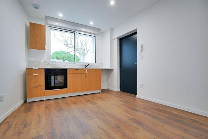 Appartement à louer - Aimargues - 2 pièces - 1 chambre