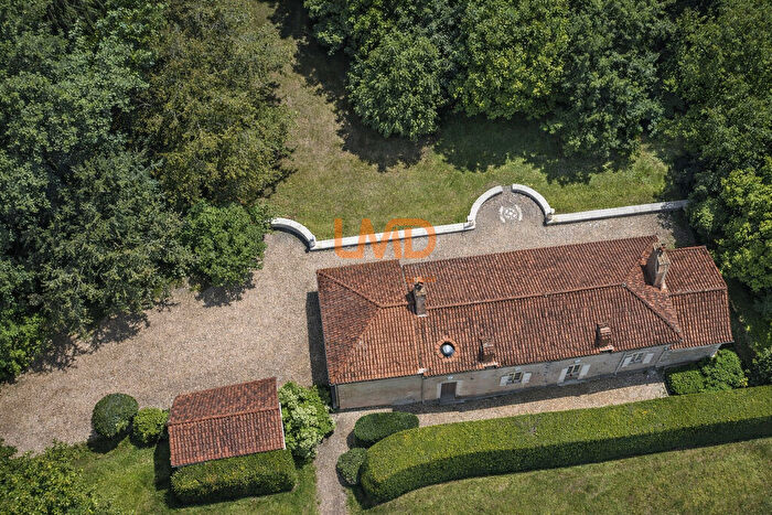 Maison à vendre - Chasseneuil-du-Poitou - 8 pièces - 4 chambres