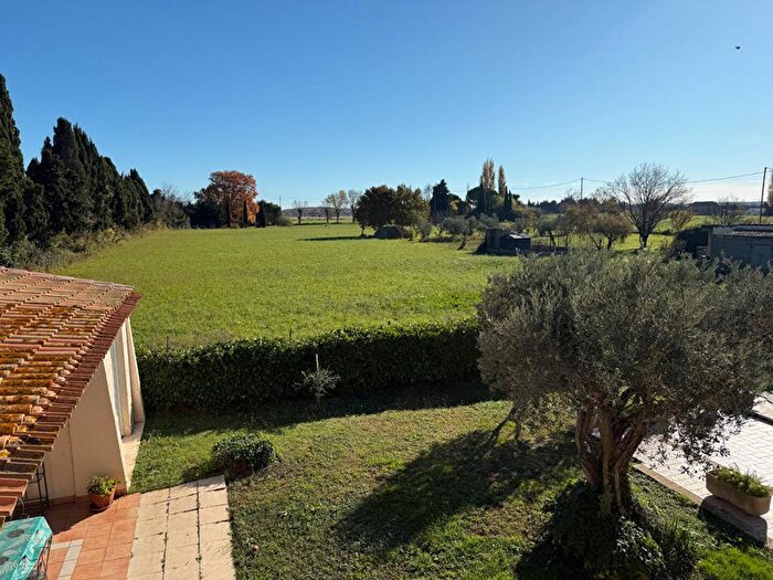 Maison à vendre - Saint-Martin-de-Crau - 8 pièces - 5 chambres