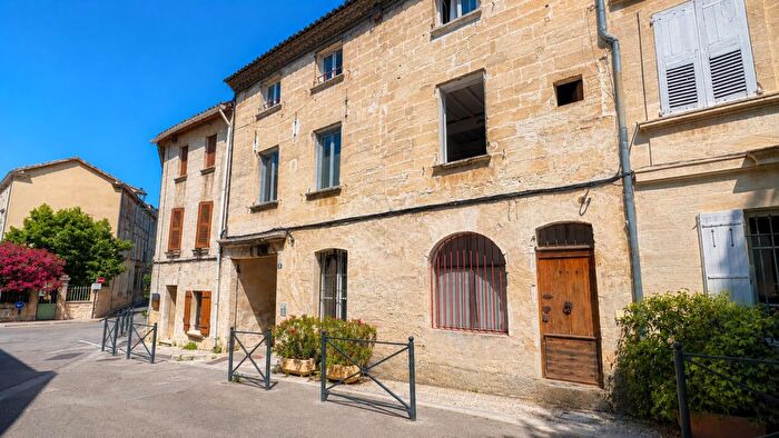 Villeneuve-lès-Avignon, Centre-ville, Stade : Appartement 1 pièce à louer