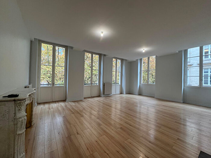 Appartement à louer - Bordeaux, Quinconces, Grands Hommes, Tourny - 4 pièces - 3 chambres